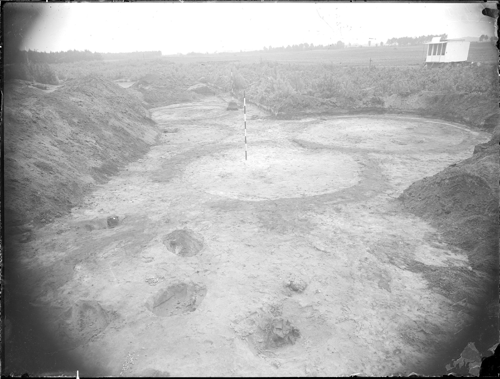 Archief van het Rijksmuseum van Oudheden | Greppels in het urnenveld ...