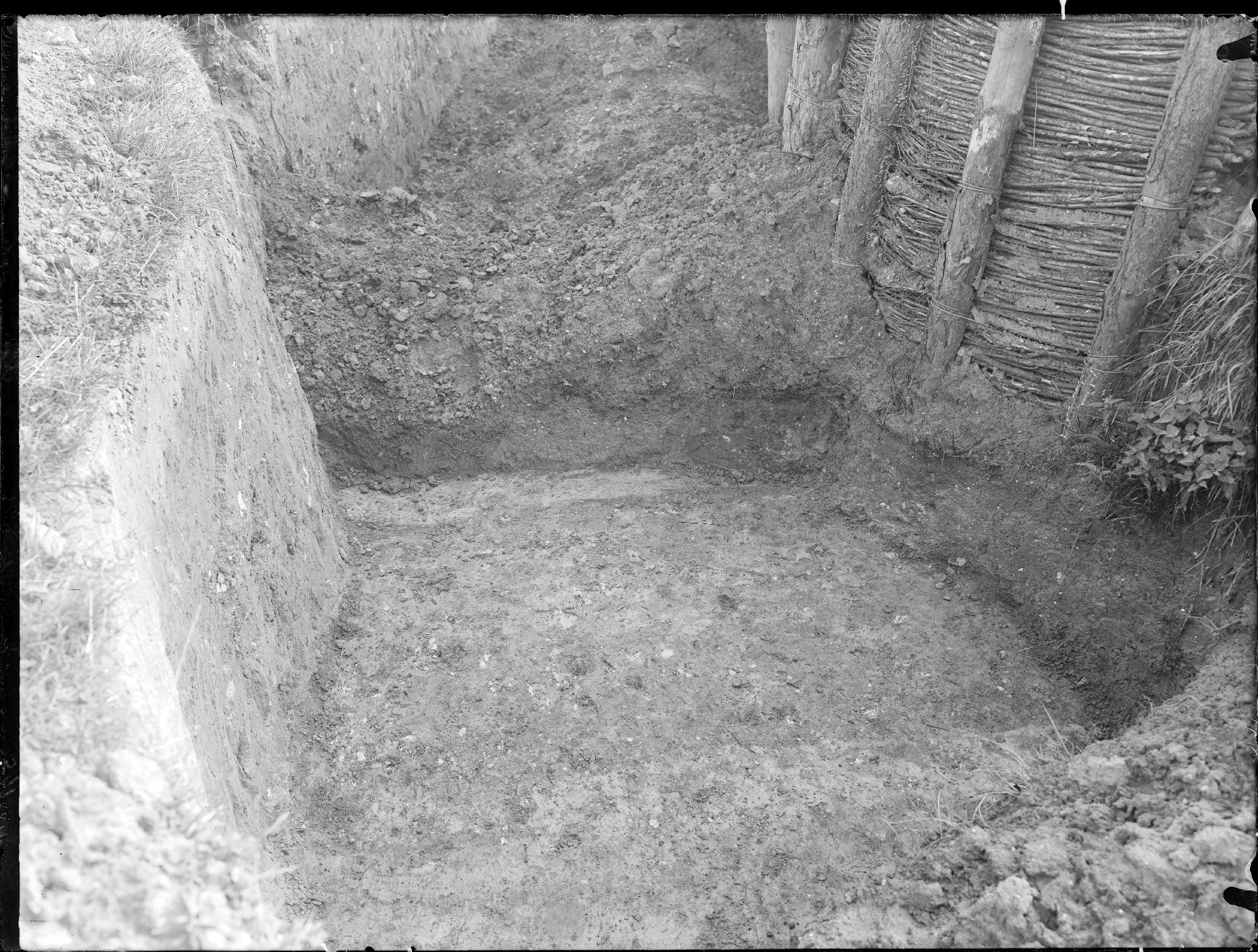 Archief van het Rijksmuseum van Oudheden | Militaire loopgraaf waar het ...