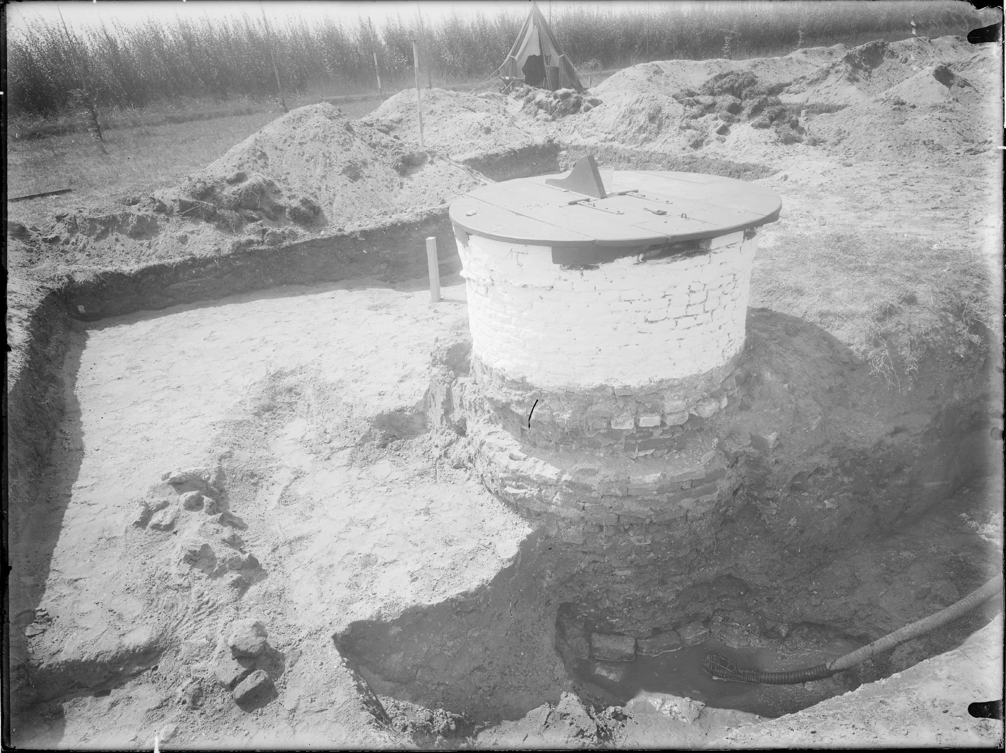 Archief van het Rijksmuseum van Oudheden | Fundament v.h. kerkje van St ...