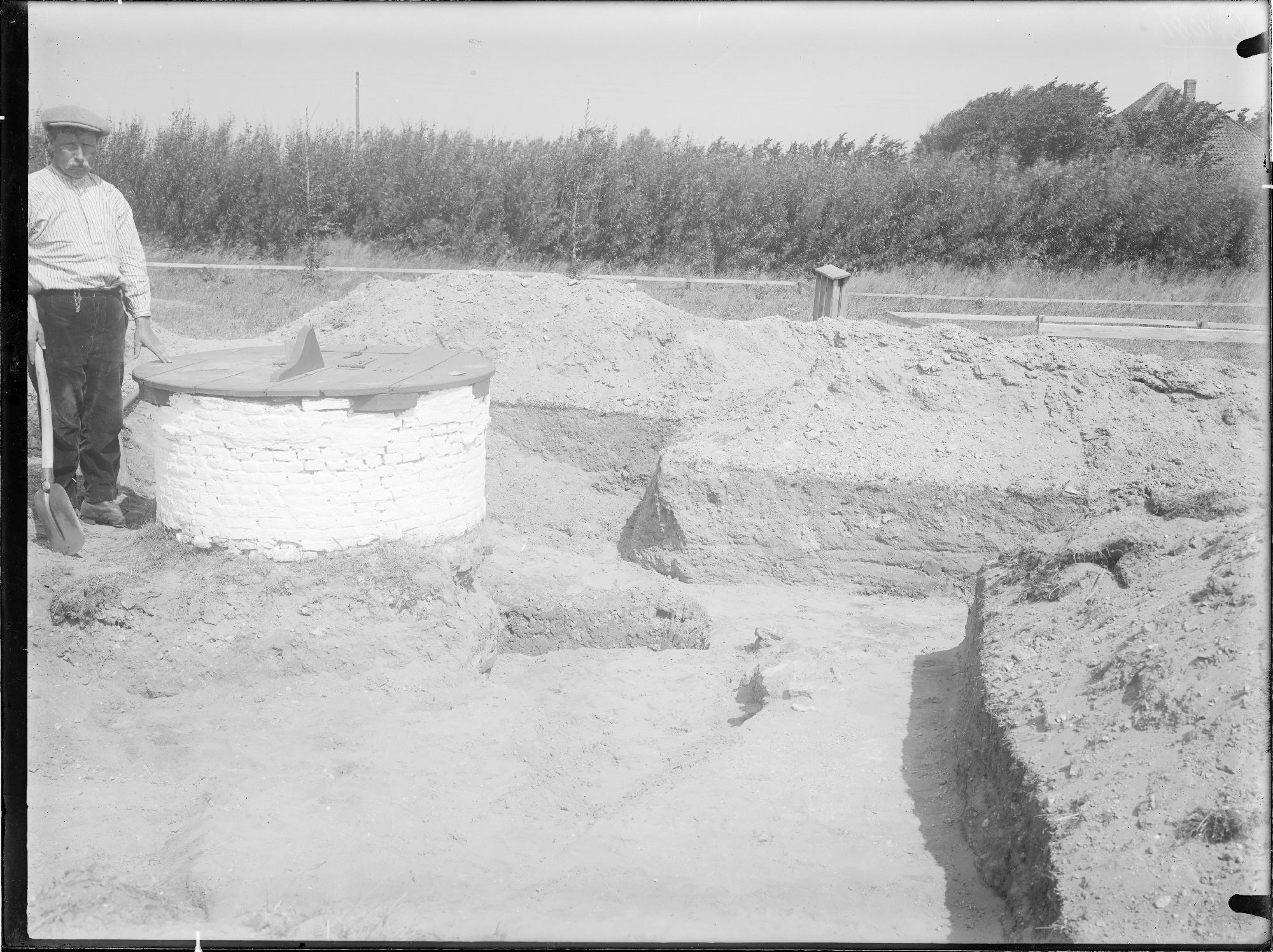 Archief van het Rijksmuseum van Oudheden | Fundament v.h. kerkje van St ...