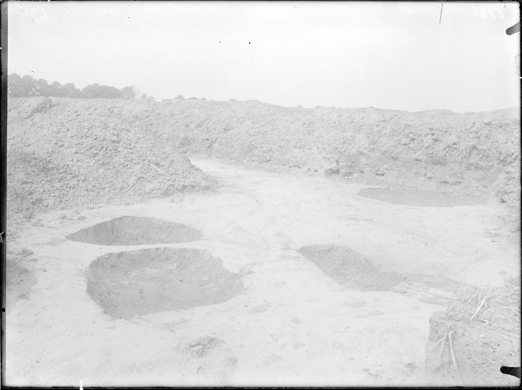 Archief van het Rijksmuseum van Oudheden | Hutkommen in de ...